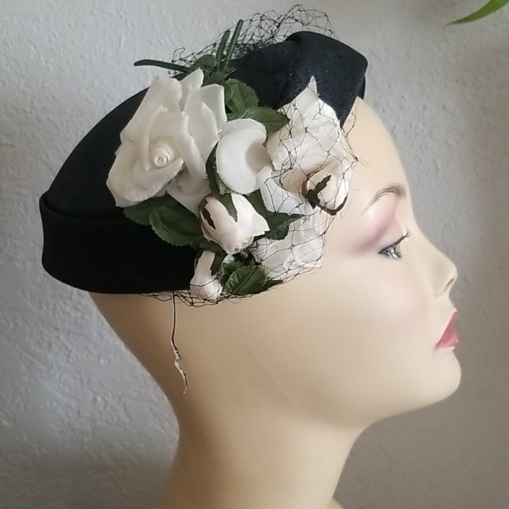 Capulet Vintage Beauty With Rose's And Rosettes - Gem